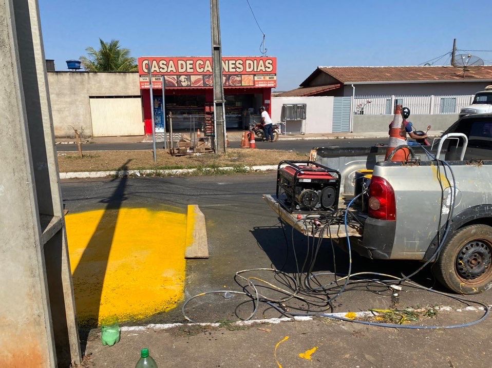 Sinalização de quebra-molas. - Prefeitura Municipal de Jaraguá