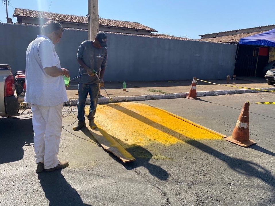 Sinalização de quebra-molas. - Prefeitura Municipal de Jaraguá